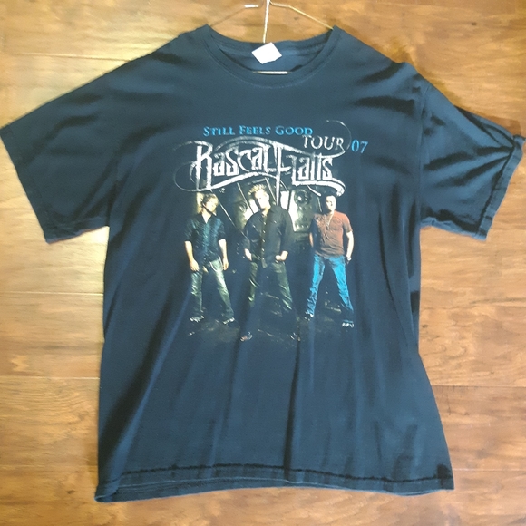Gildan | Shirts | Vintage Rascal Flatts Concert Tshirt | Poshmark